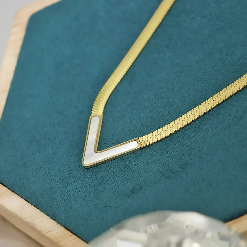 Classic simple V necklace | CF Jewelry